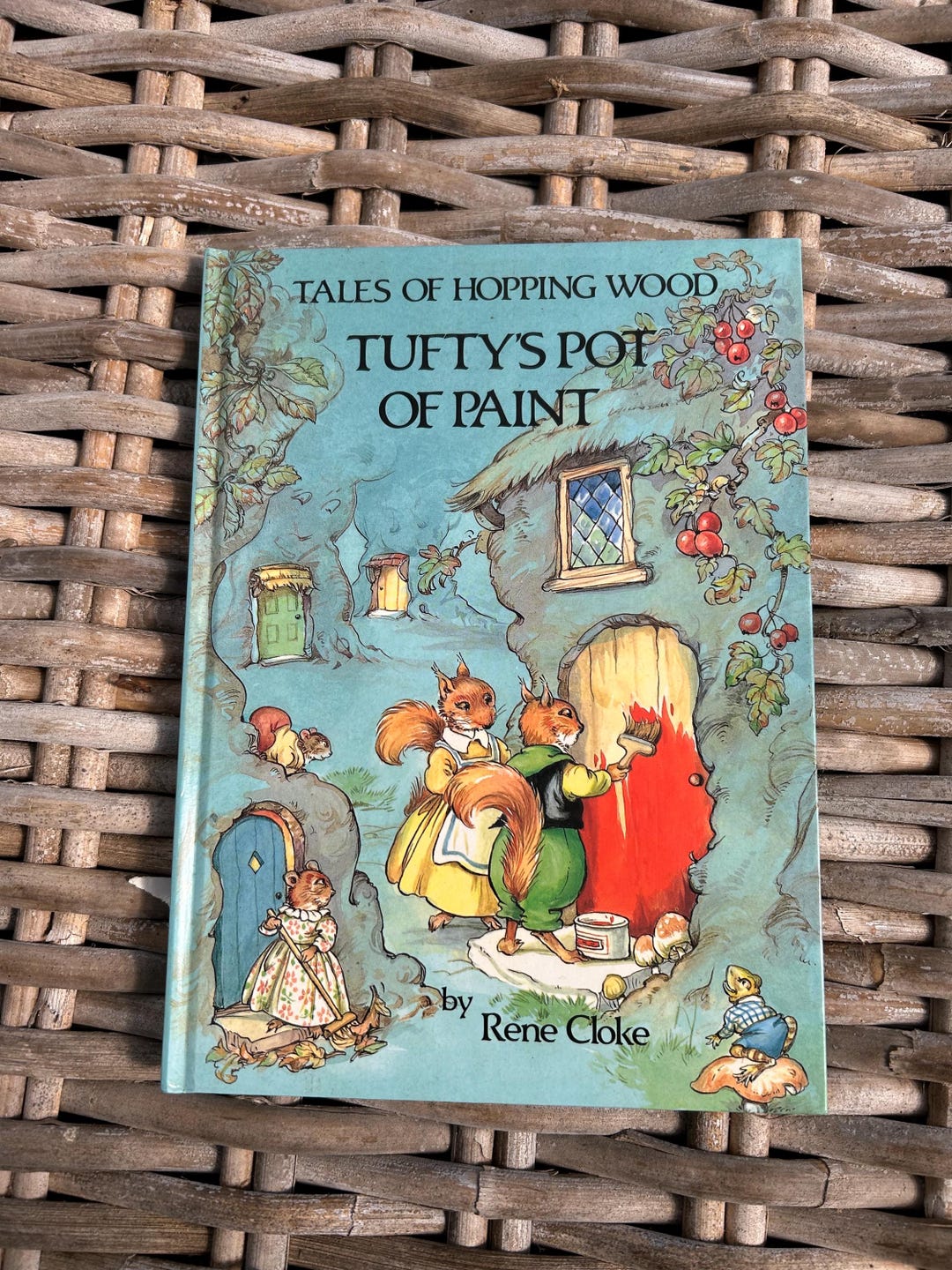 Tales of Hopping Wood | Rene Cloke | Vintage Books | Tufty's Pot of ...