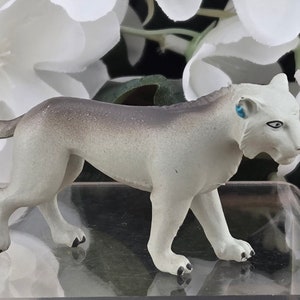 ICE AGE Movie Collectible Figures. Manny, Scrat, Sid, Shira Saber Tooth ...