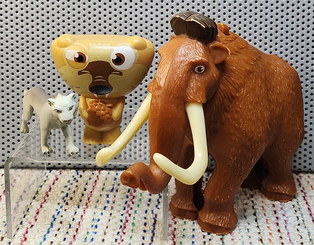 Ice Age Movie Collectible Figures. Manny 4,5 X 6 , Scrat 2,5, Shira ...