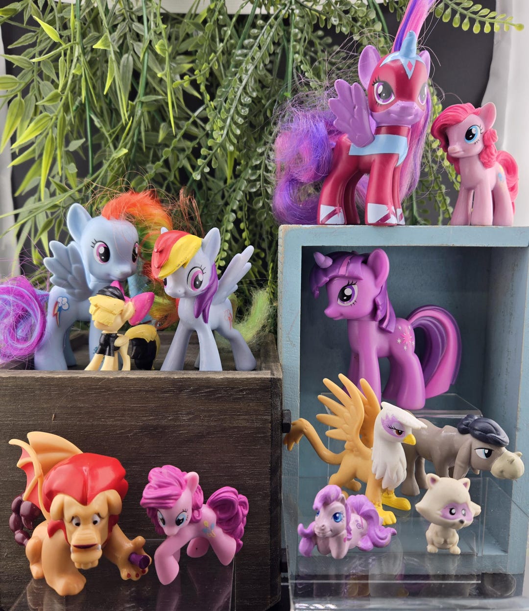MY LITTLE PONY Collectible Figure. Various Generations. Rainbow Dash ...