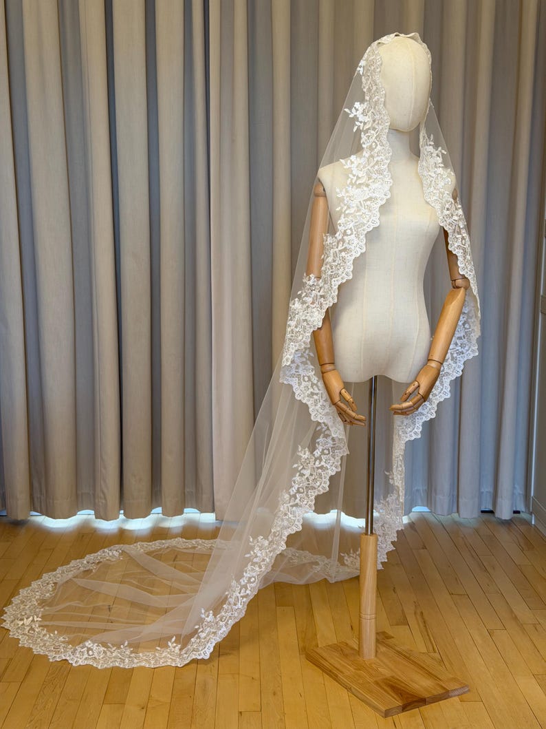 Long Lace Mantilla Veil – Cathedral Wedding Veil With Floral Lace - Etsy