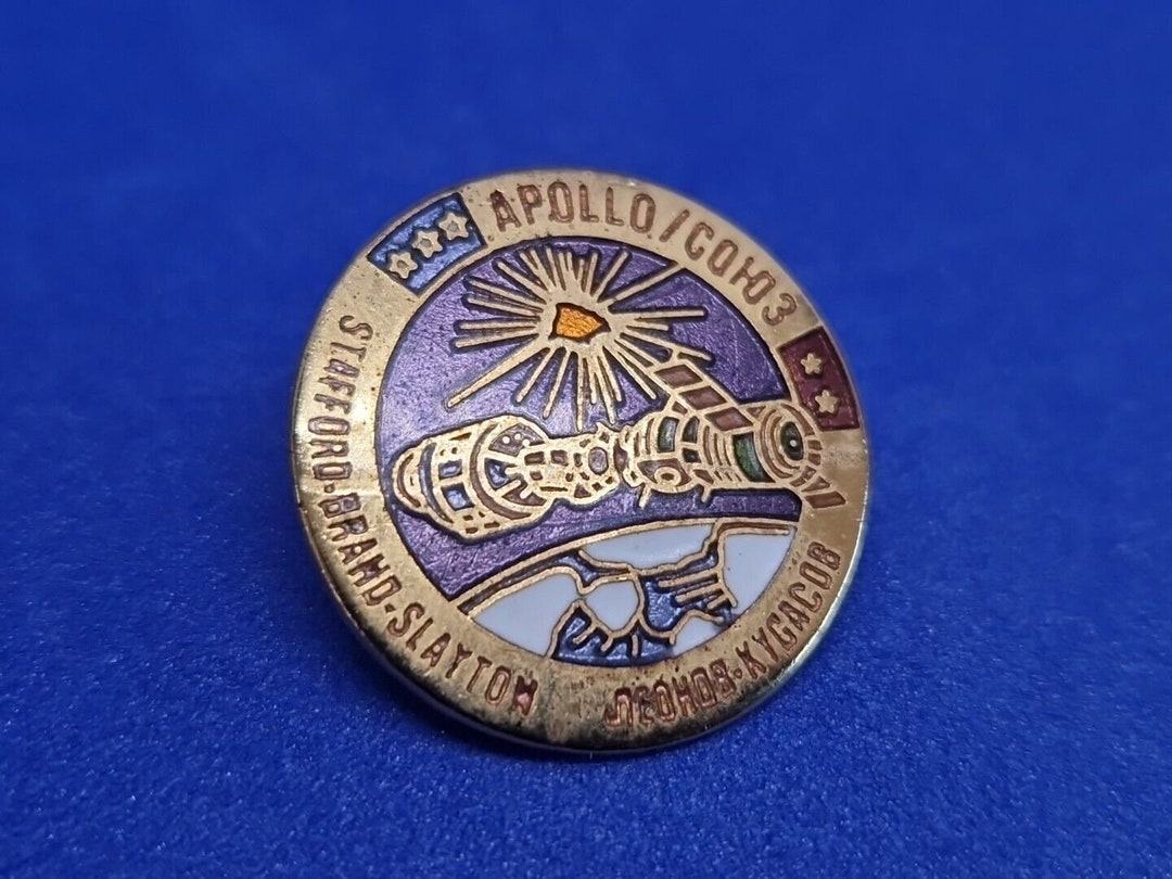 Pin Badge Apollo Space Station, Moon Landings, Stafford-brand-slayton ...