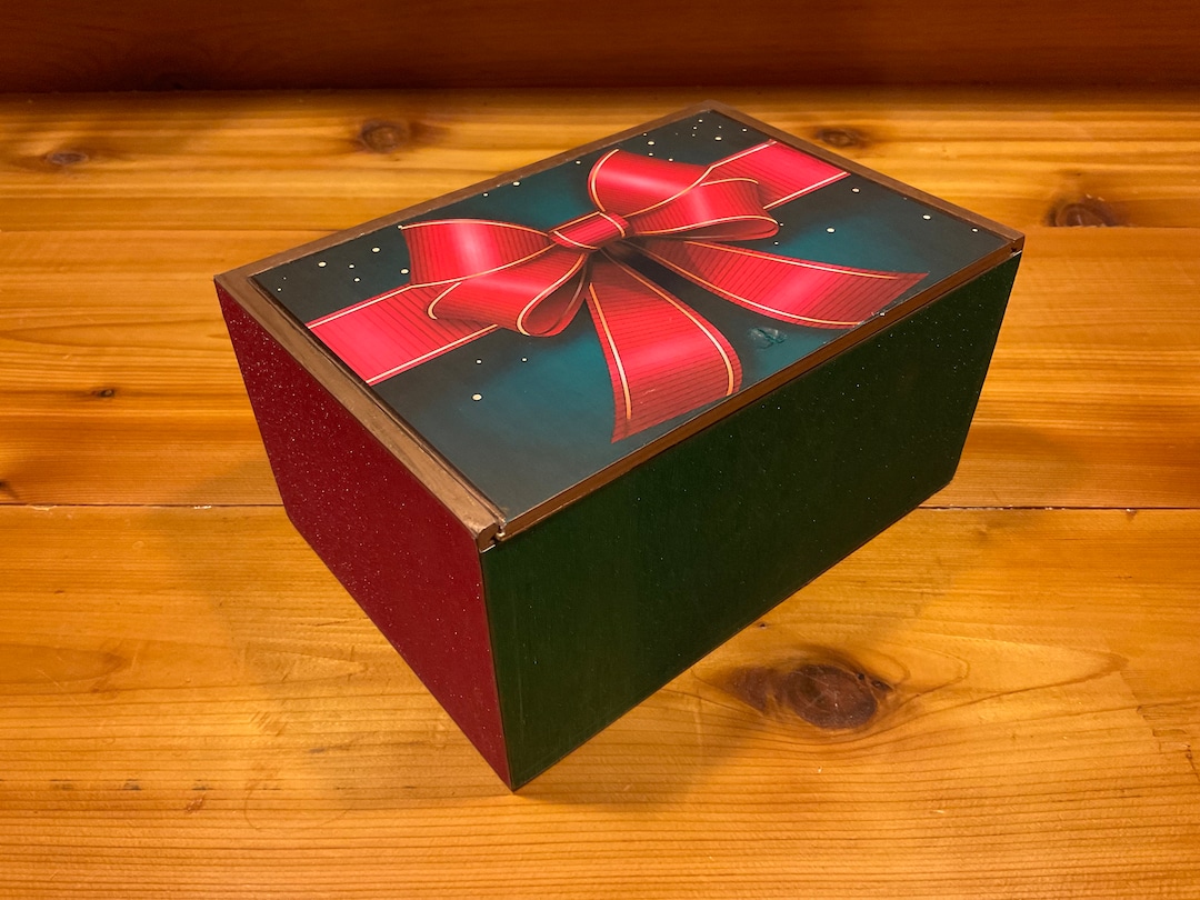 Christmas Wood Display Cigar Box Sliding Lid Gift Box Eye-catching ...