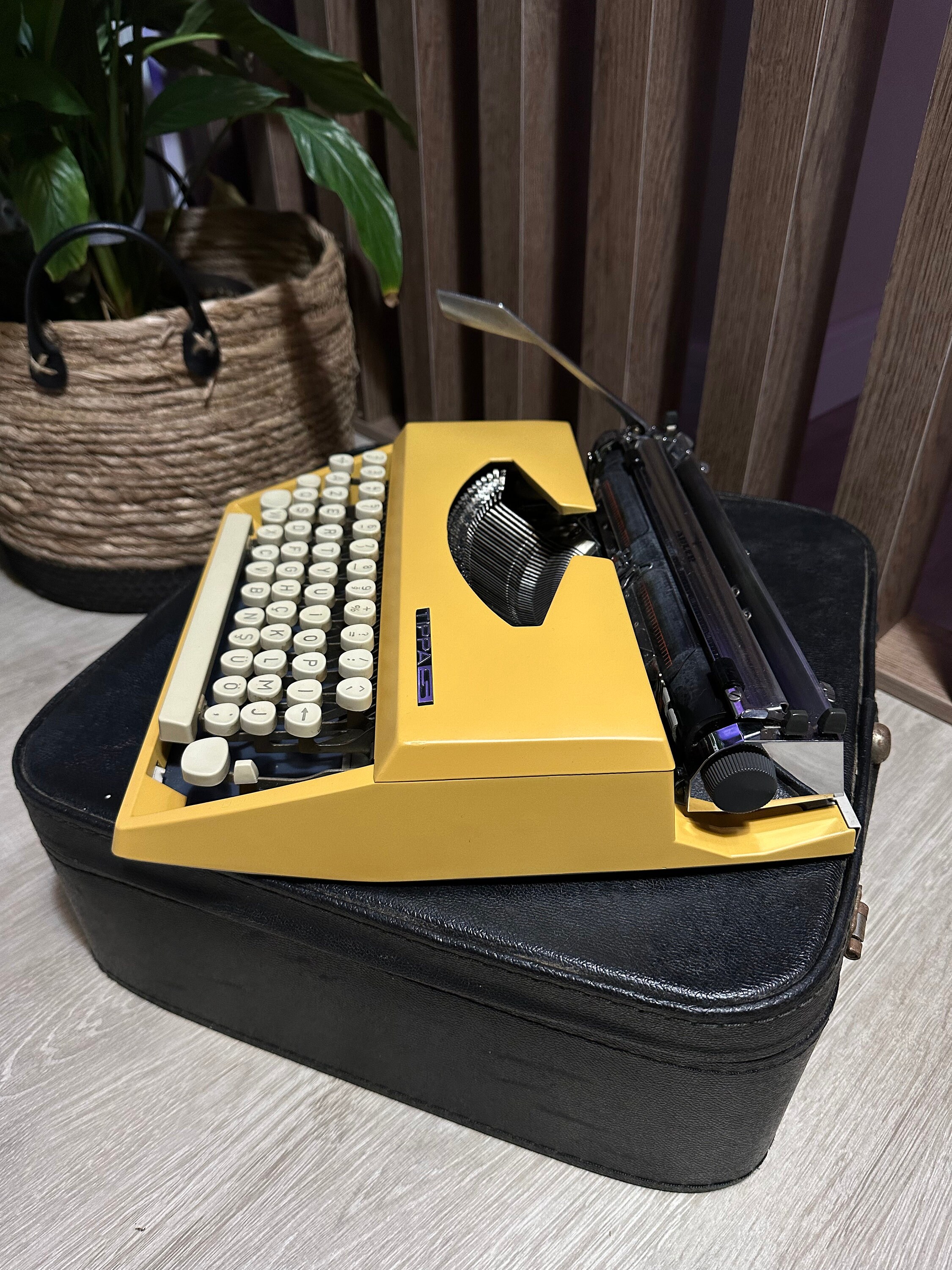 Adler Tippa Typewriter Yellow Typewriter Old Typewriter Working ...