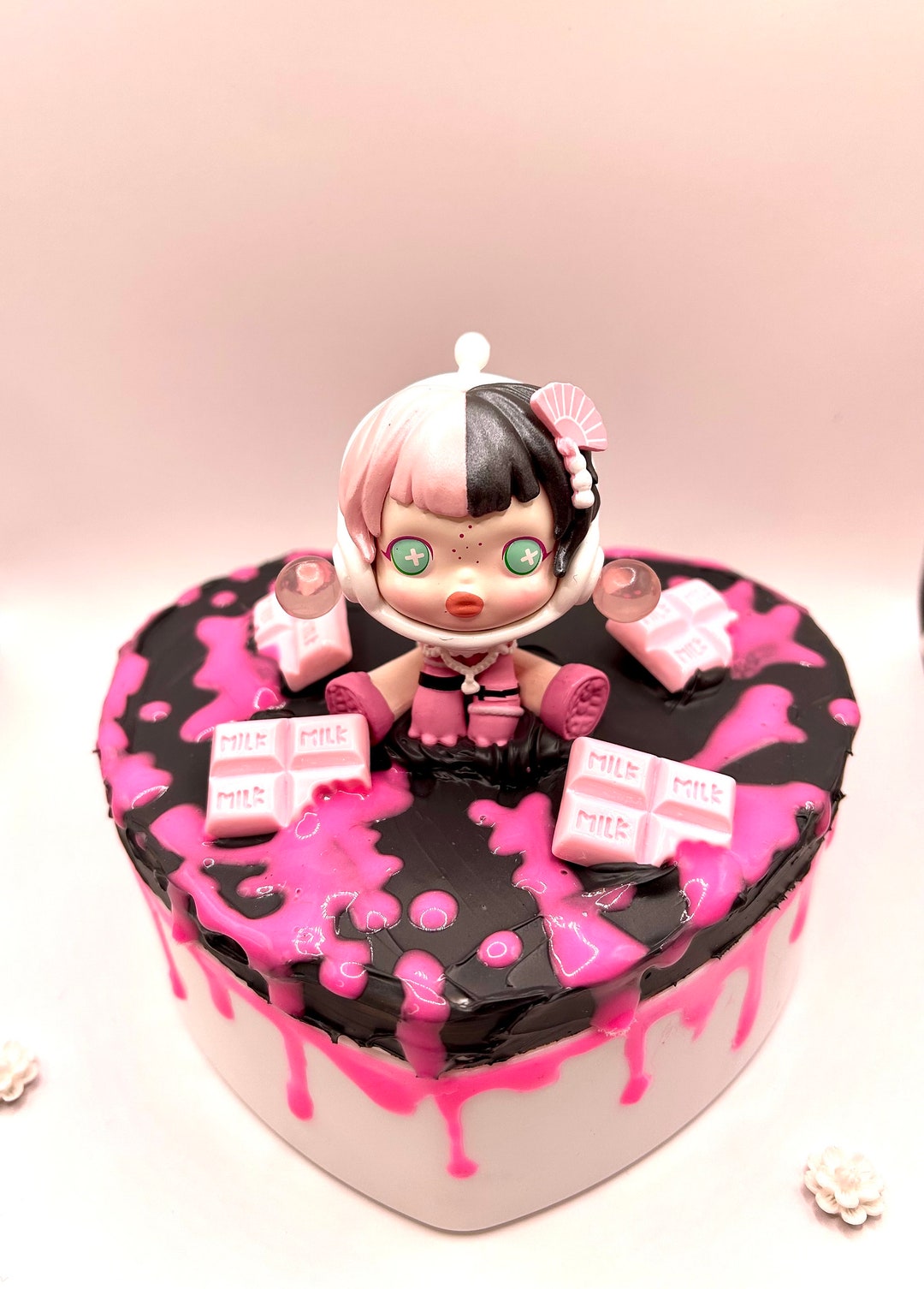 Decoden Heart-shaped Messy Bessie Jewelry Box With Scullpanda Two ...
