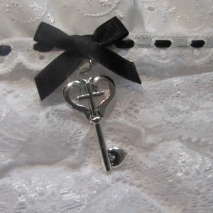Secret Key Broderie Lace Choker - Etsy