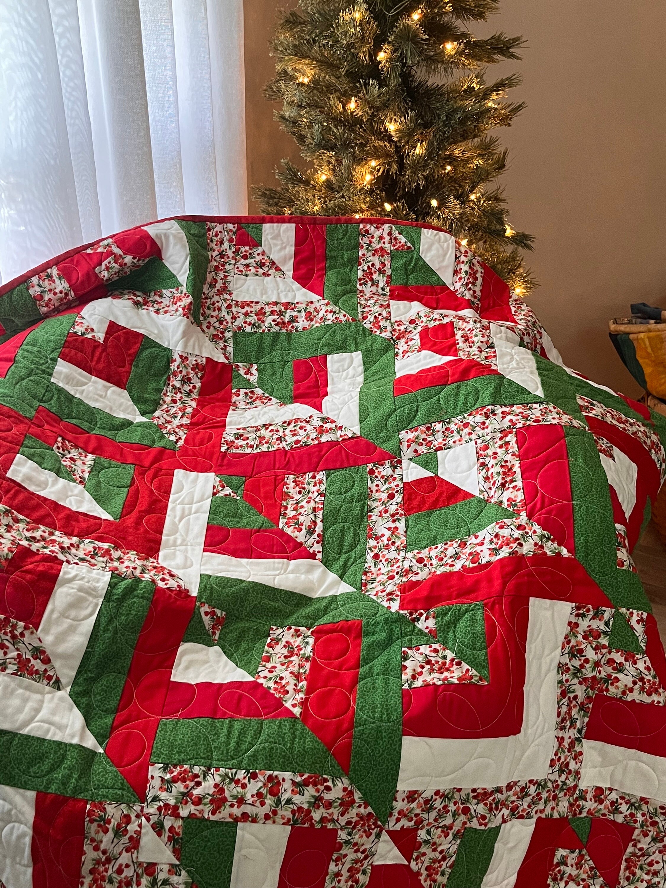 Handmade Beautiful Christmas Quilt With Holly Print Green and Red ...