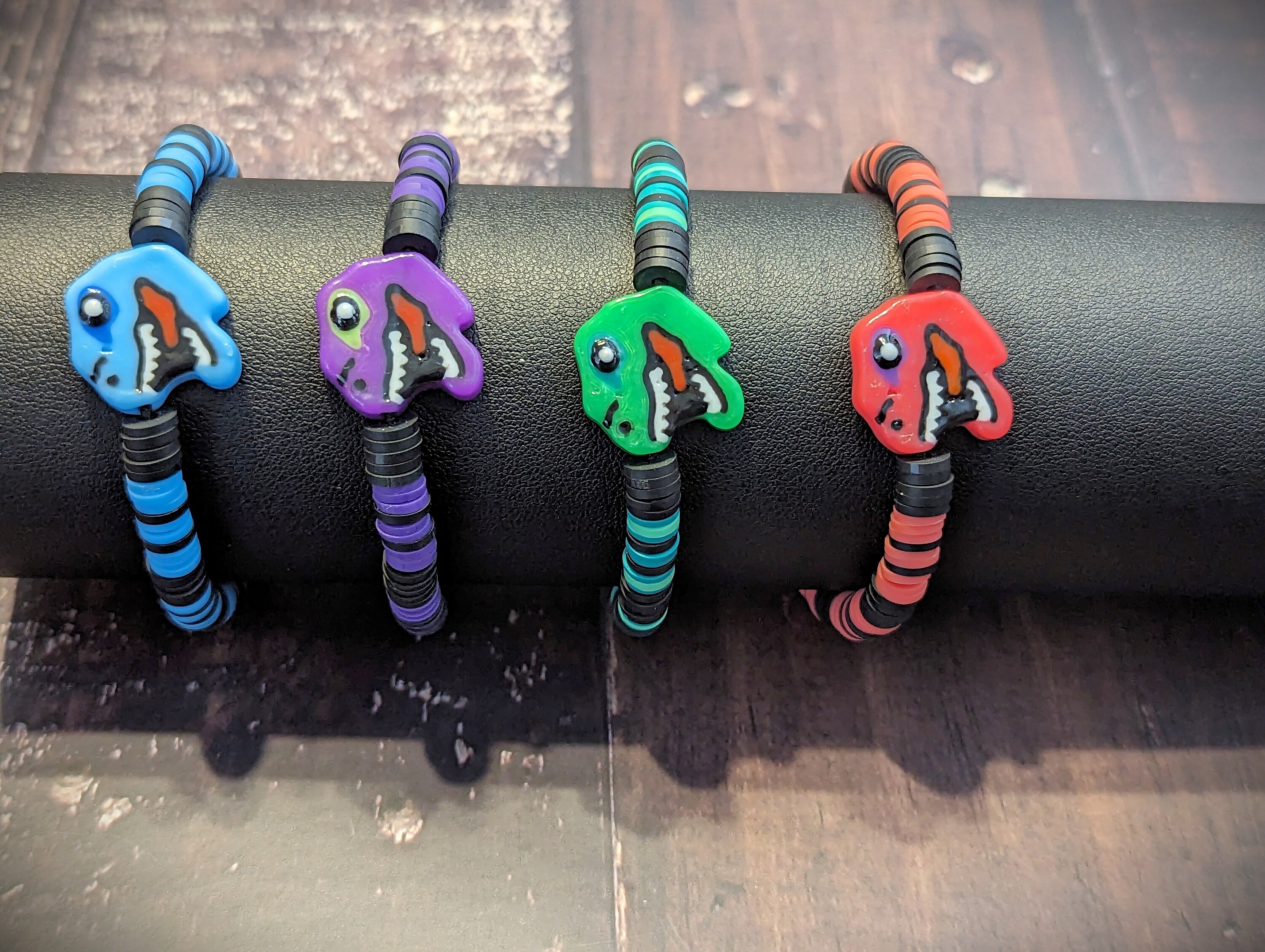 T-rex Bracelet Dinosaur Bracelet Heishi Bracelet - Etsy