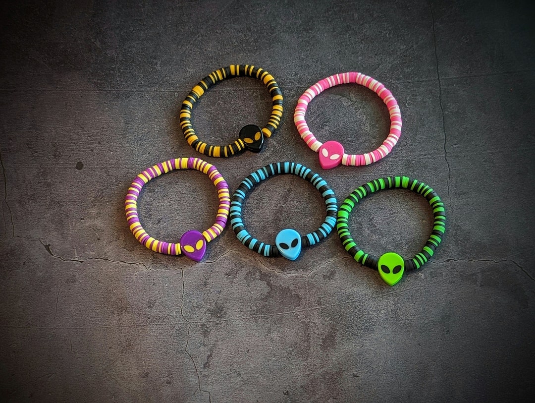 Alien Bracelet Stretch Bracelet Heishi Bracelet Alien Head Bracelet - Etsy