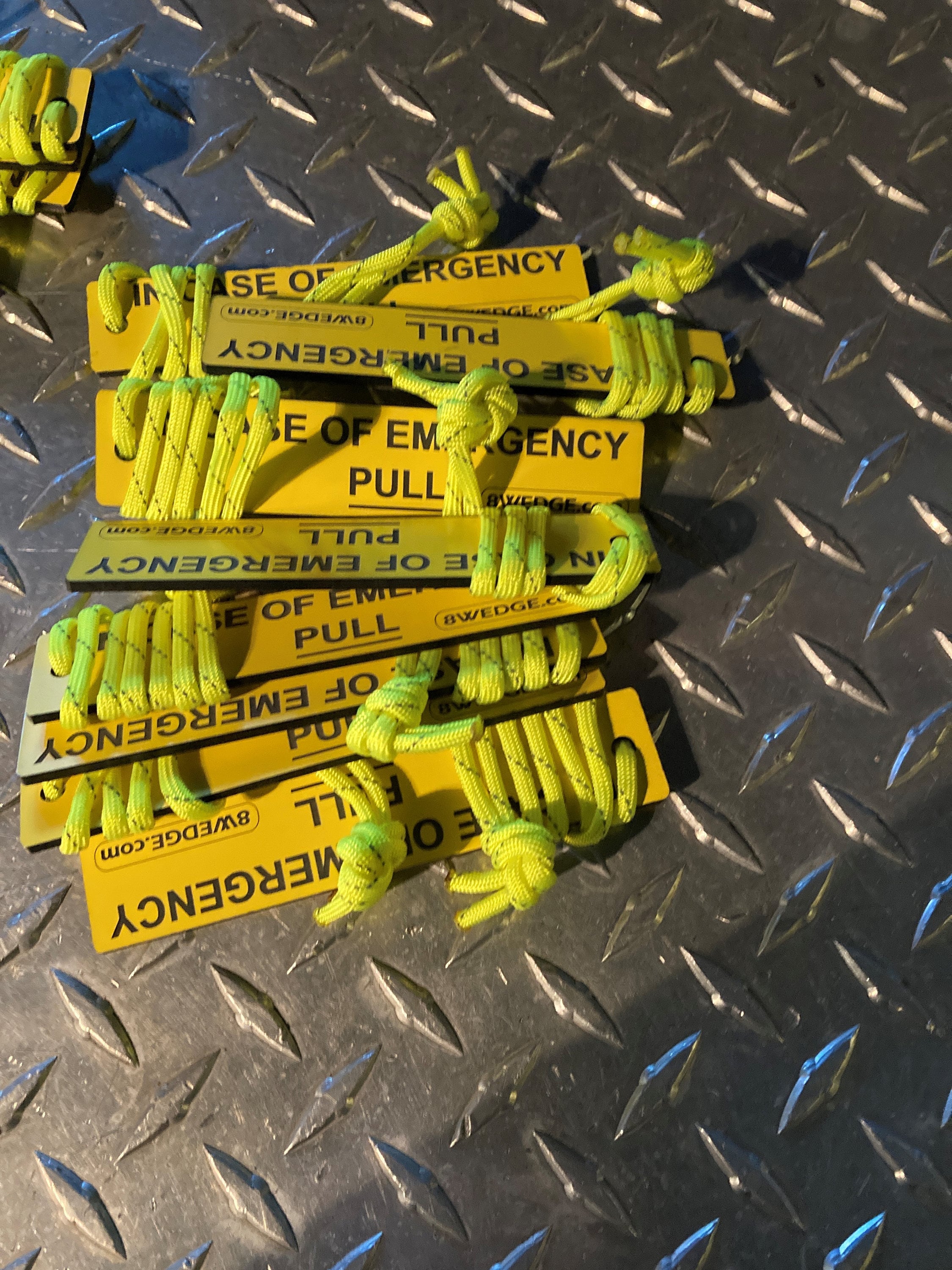 Emergency Pull Tags: High Visibility and Easy-to-grab Emergency Tag ...