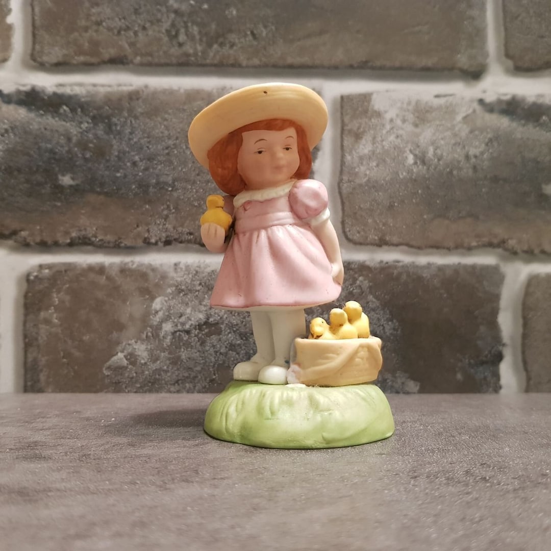 Avon Easter Figurine Limited Edition 1985 Girl With Chicks - Etsy