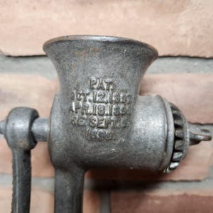 Universal No 2 Cast Iron Food Chopper Meat Grinder L.F.&C. New Britain ...