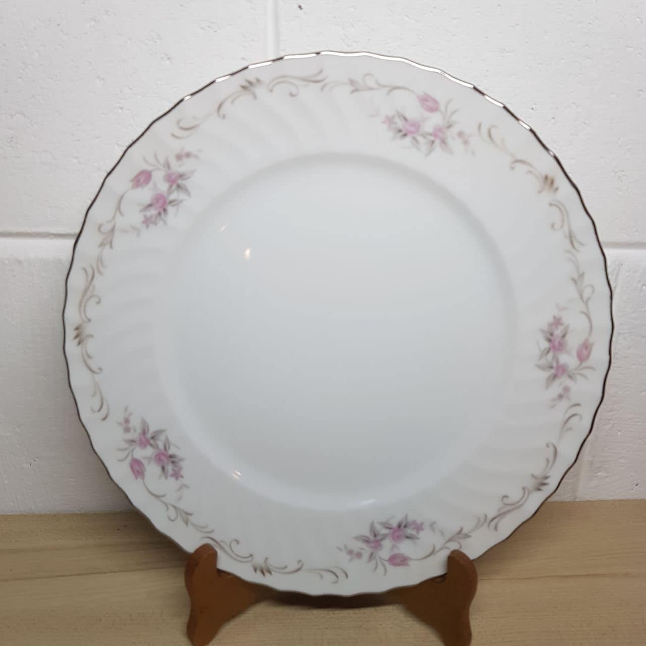 Genuine Porcelain China Gold Standard Japan Dinnerware Set of 43 Pieces ...