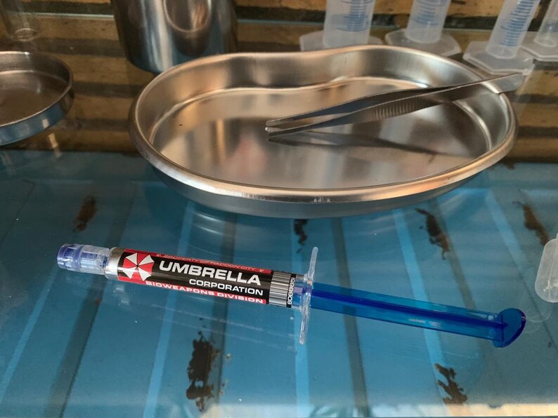 RESIDENT EVIL: Prop Replica Syringe Virus - Etsy