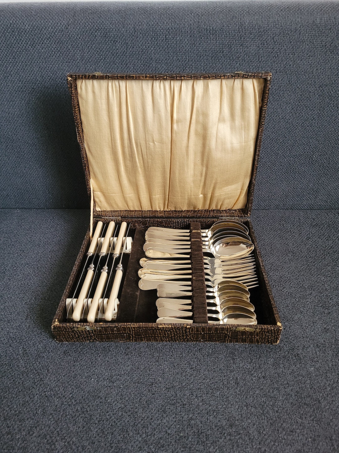 A New Vintage Cutlery Set From A. E. ELLIS & CO Firth S Stainless " in ...
