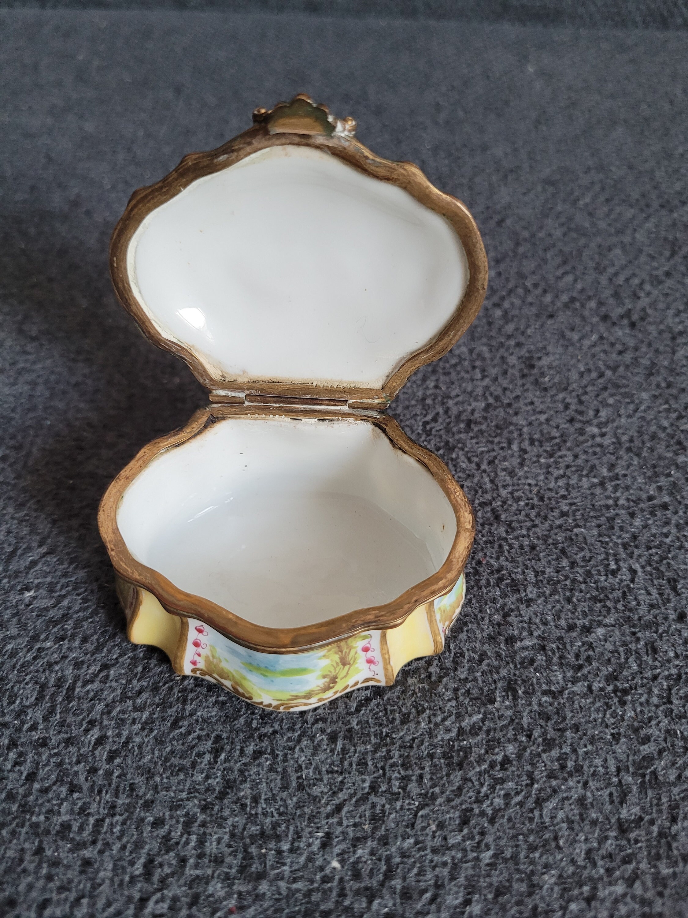 Royal Vienna Antique Rare Pill Box From the Middle of the 19th Century ...