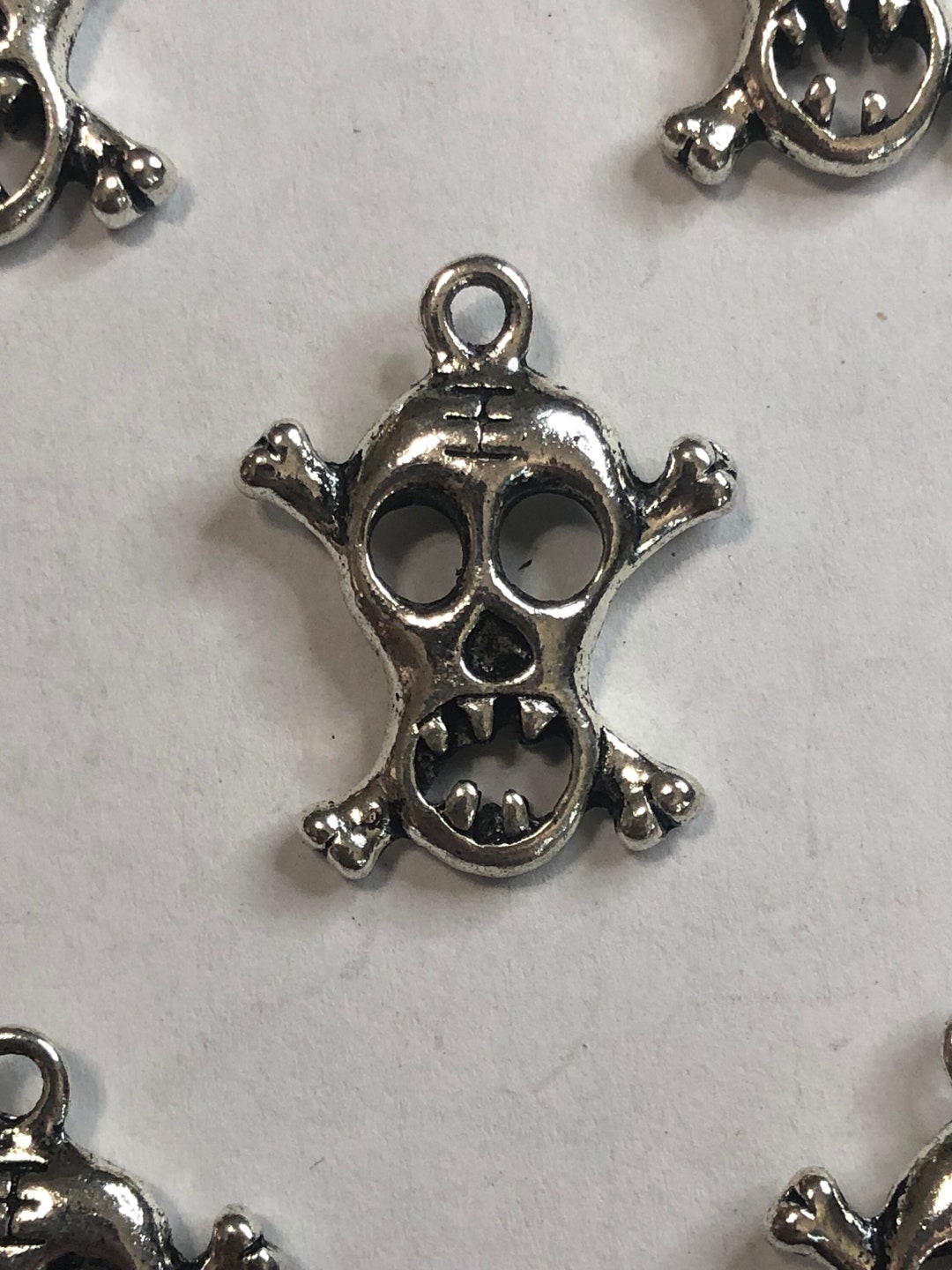5 or 10 Skeleton Face Charms - Screaming Face Charm - Screaming Skull ...