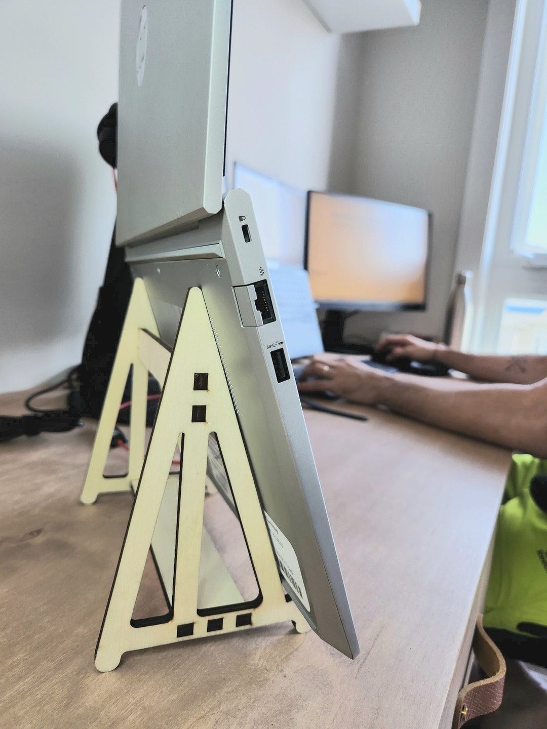 Laptop Vertical Stand Netbook Stand Laptop Stand for Desk Desk ...