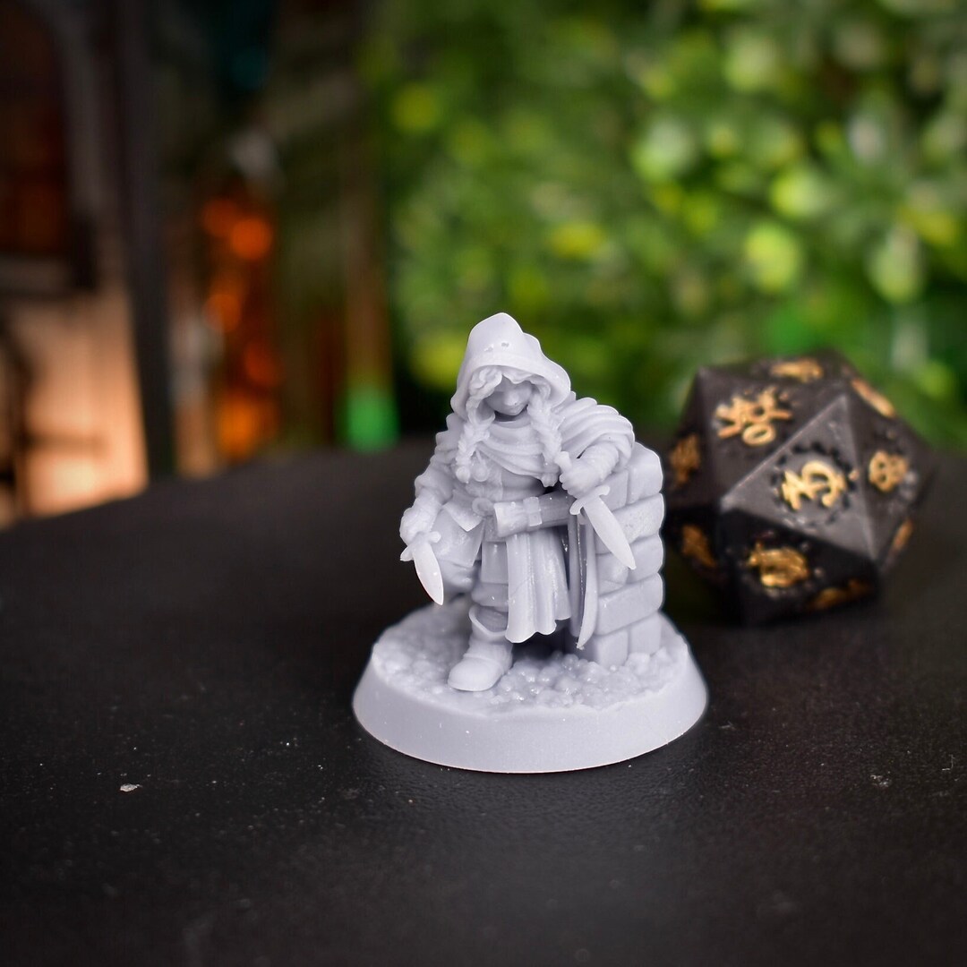 Halfling Female Rogue Miniature: 28/32/38mm Fantasy RPG Mini for Dnd ...