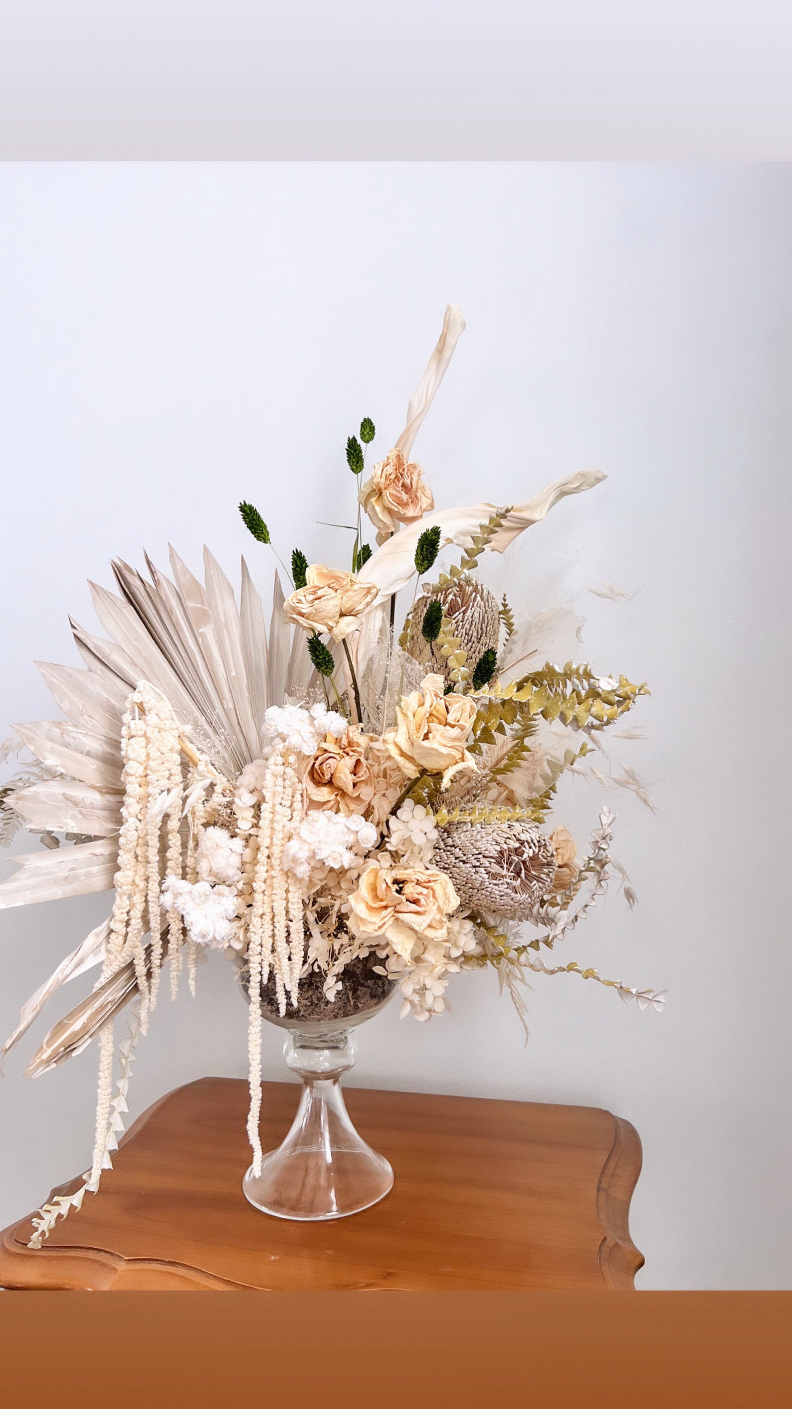 Dry Flower Arrangement in the Clear Vase, Dry Flower Home Decoration ...