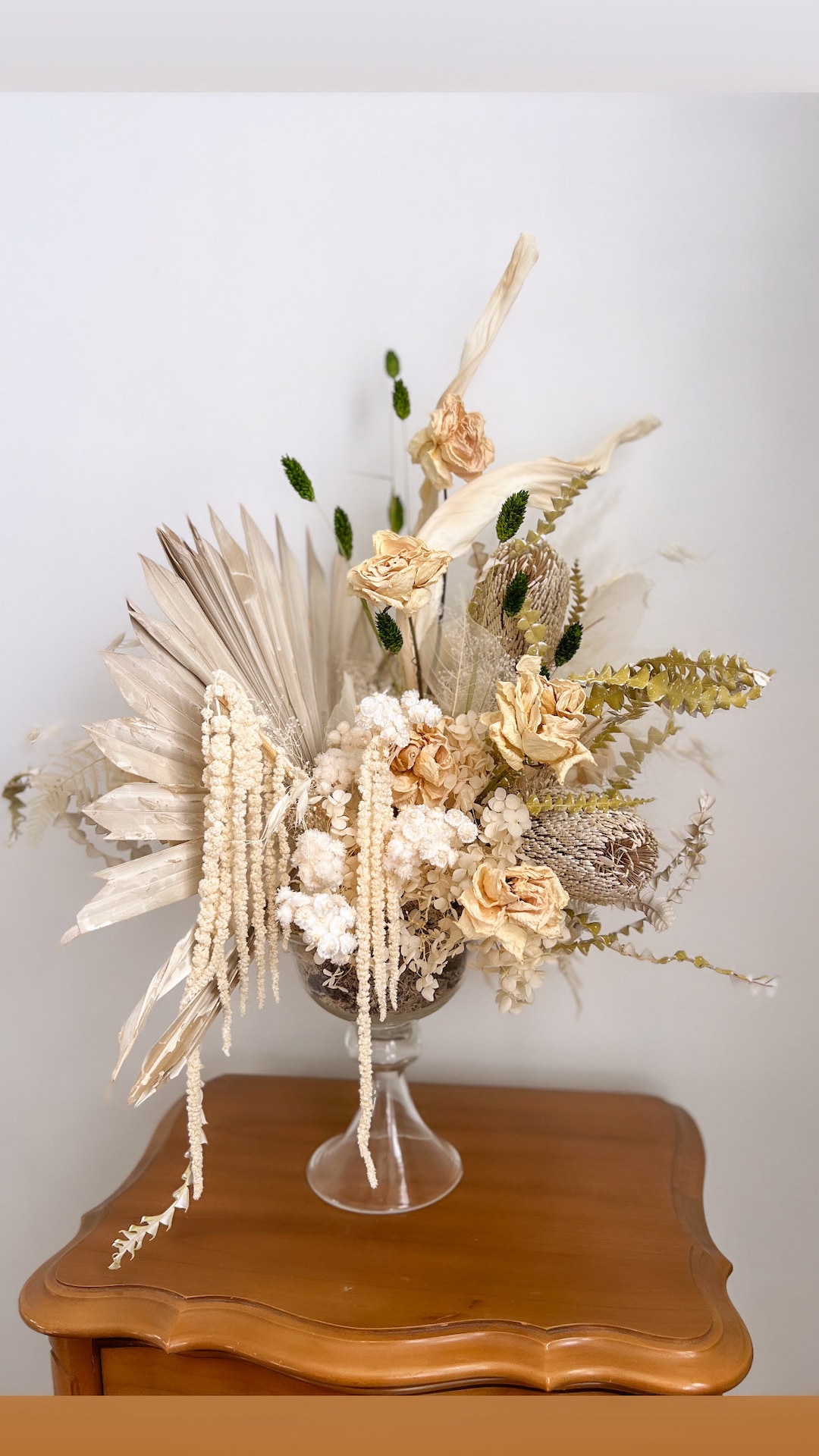 Dry Flower Arrangement in the Clear Vase, Dry Flower Home Decoration ...