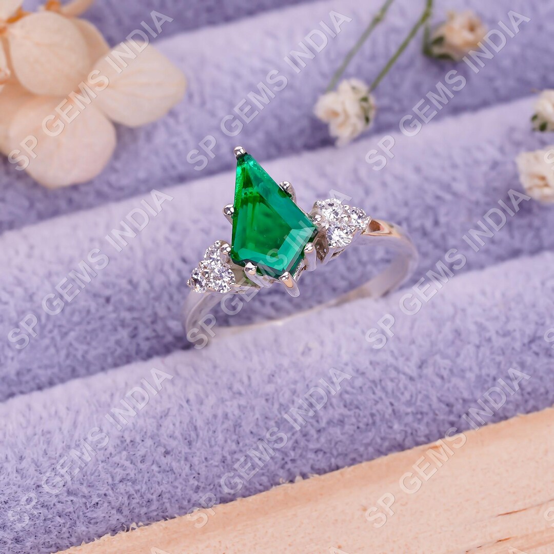 Vintage Emerald Ring Engagement Ring Gift for Her Dainty Ring Women Ring Promise Ring Bridal ...