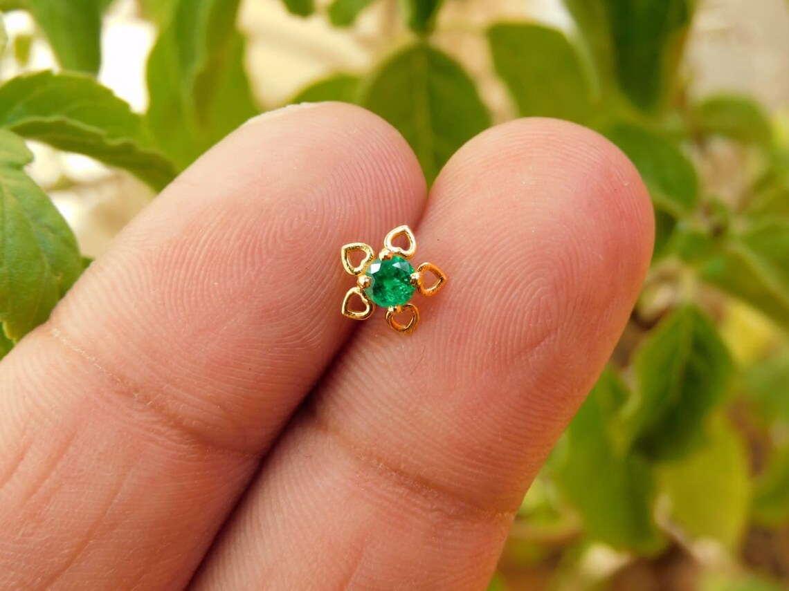 14K Gold Emerald Flower Nose Pin Stud - Etsy