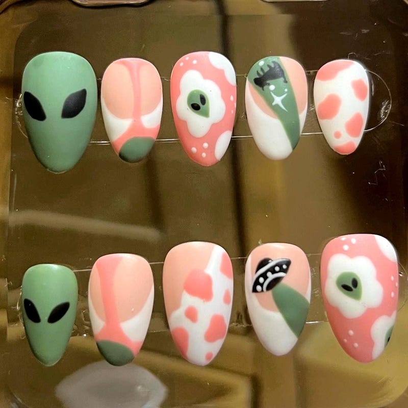Alien Nails - Etsy