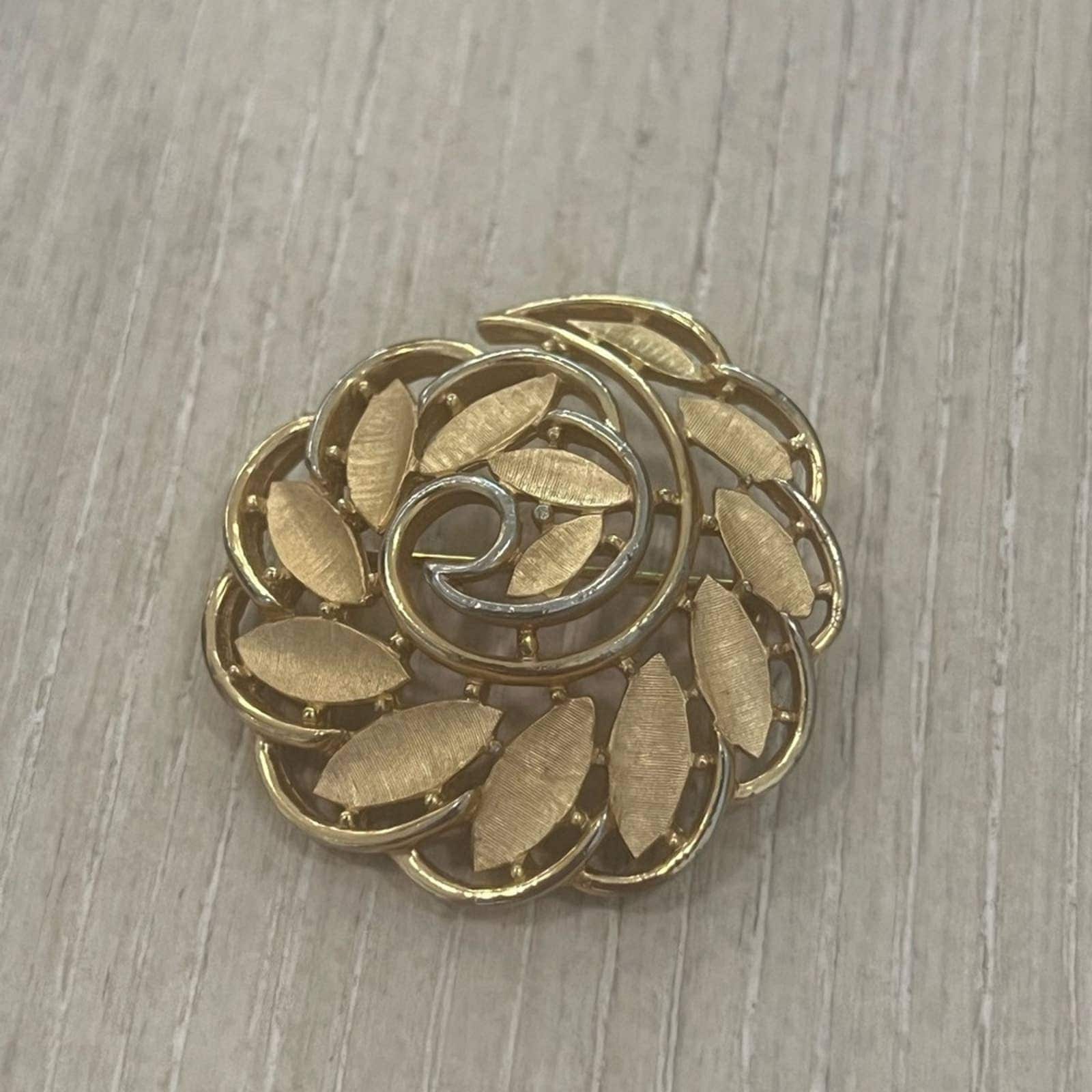 Vintage Trifari Pin Gold Brooch - Etsy