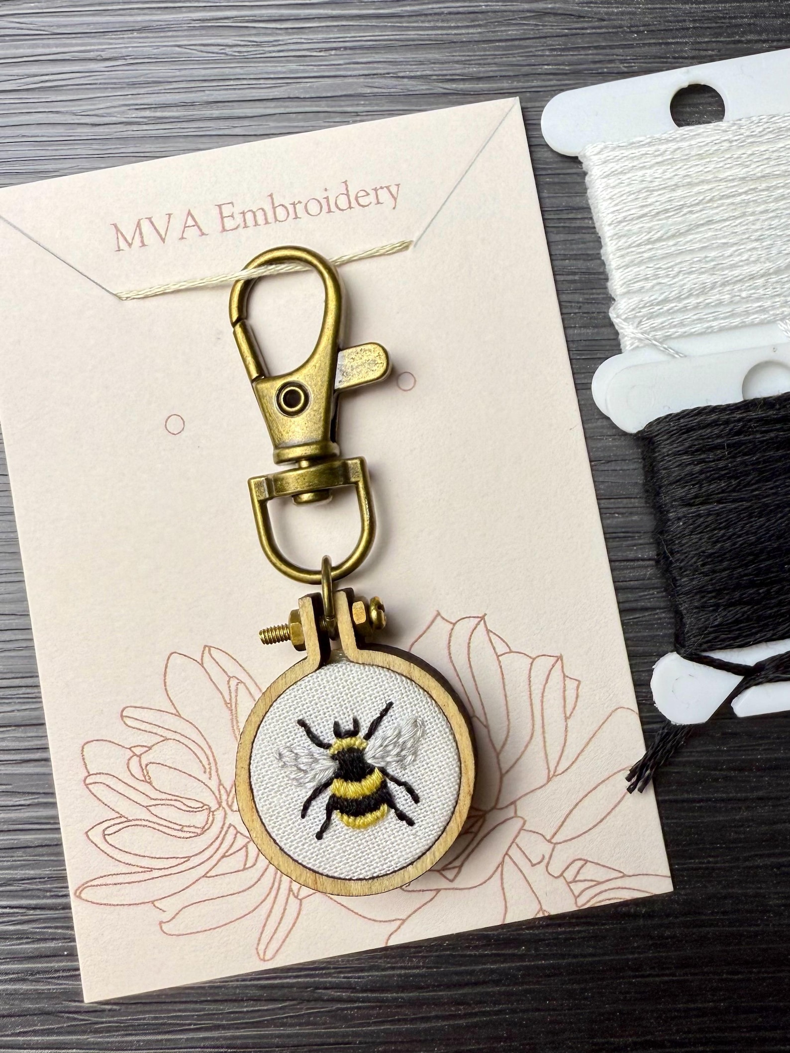 Mini Embroidery Bee Keychain - Etsy