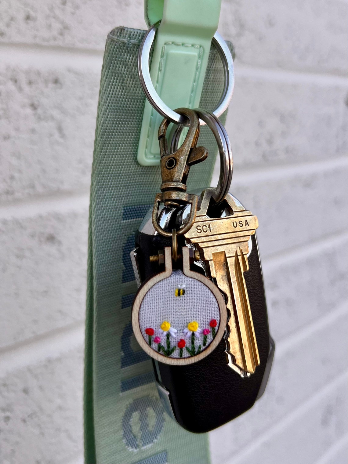 Mini Embroidery Flowers With Bee Keychain - Etsy