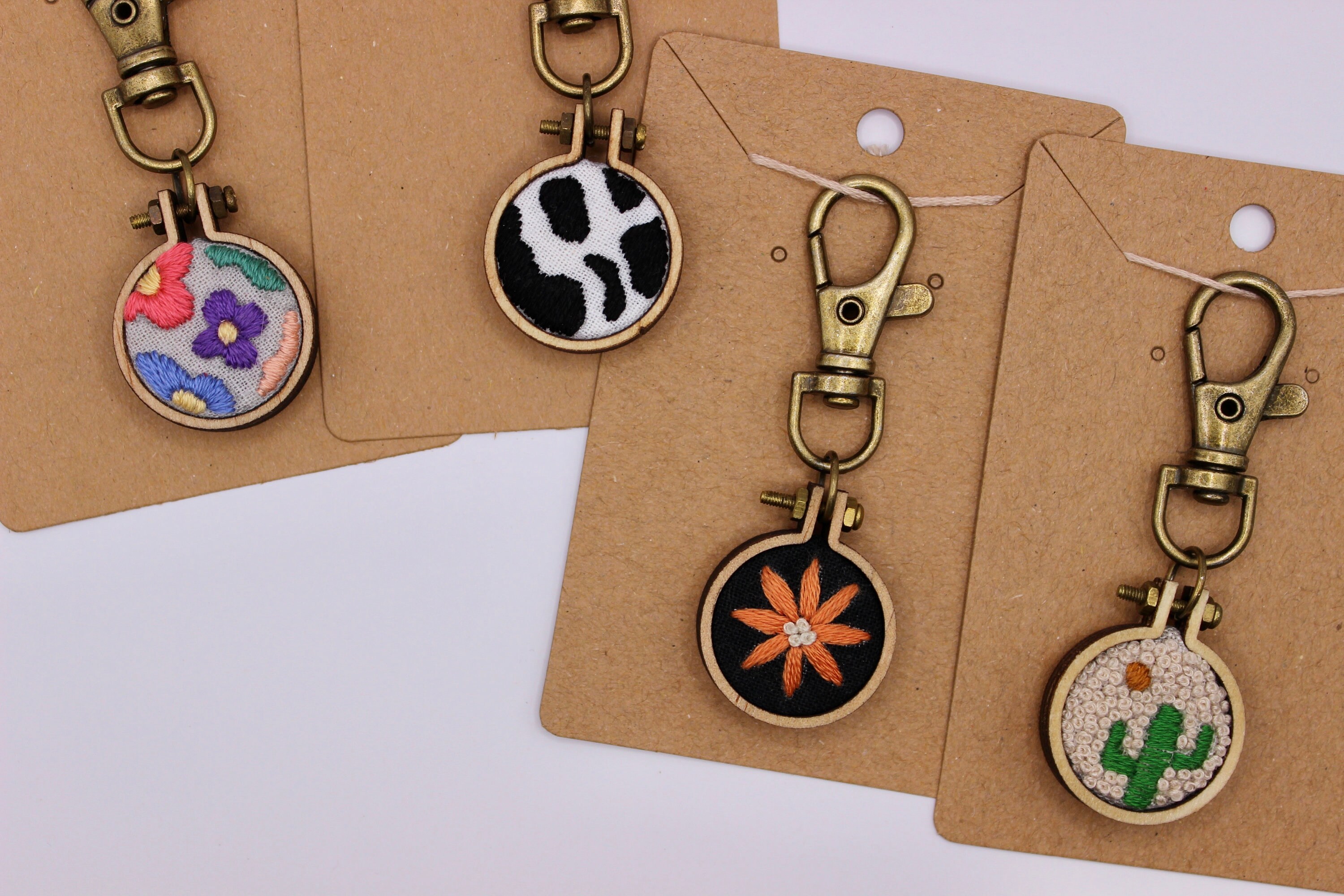 Mini Embroidery Groovy Flowers Keychain - Etsy