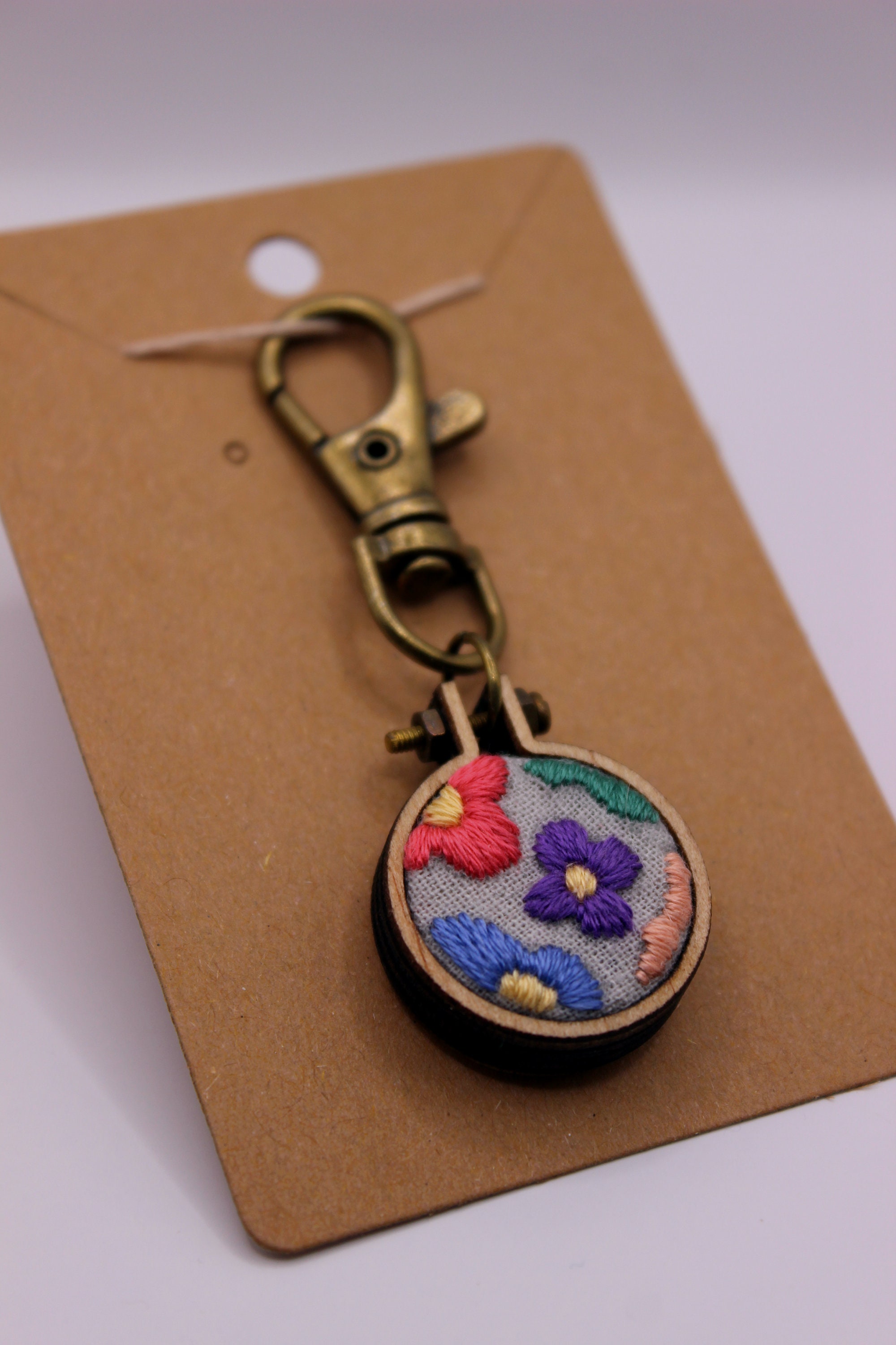 Mini Embroidery Groovy Flowers Keychain - Etsy