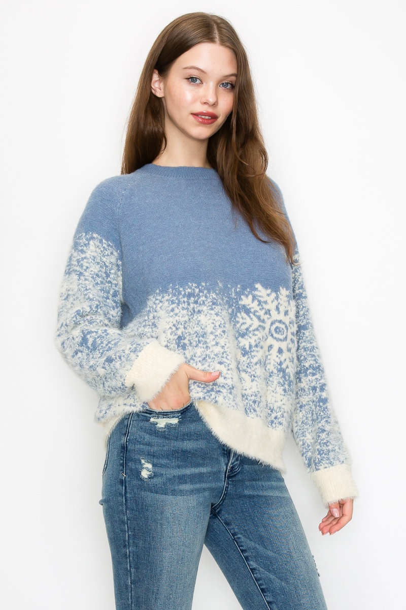SNOWFLAKE HOLIDAY SWEATER / Winter Snowflake Eyelash Thread Crewneck ...