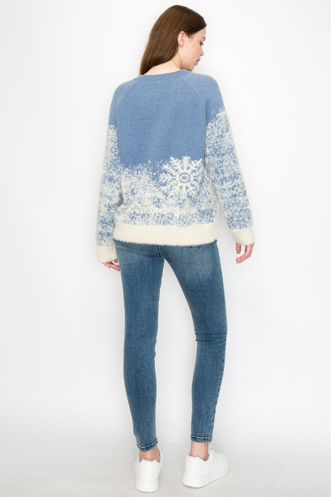 SNOWFLAKE HOLIDAY SWEATER / Winter Snowflake Eyelash Thread Crewneck ...