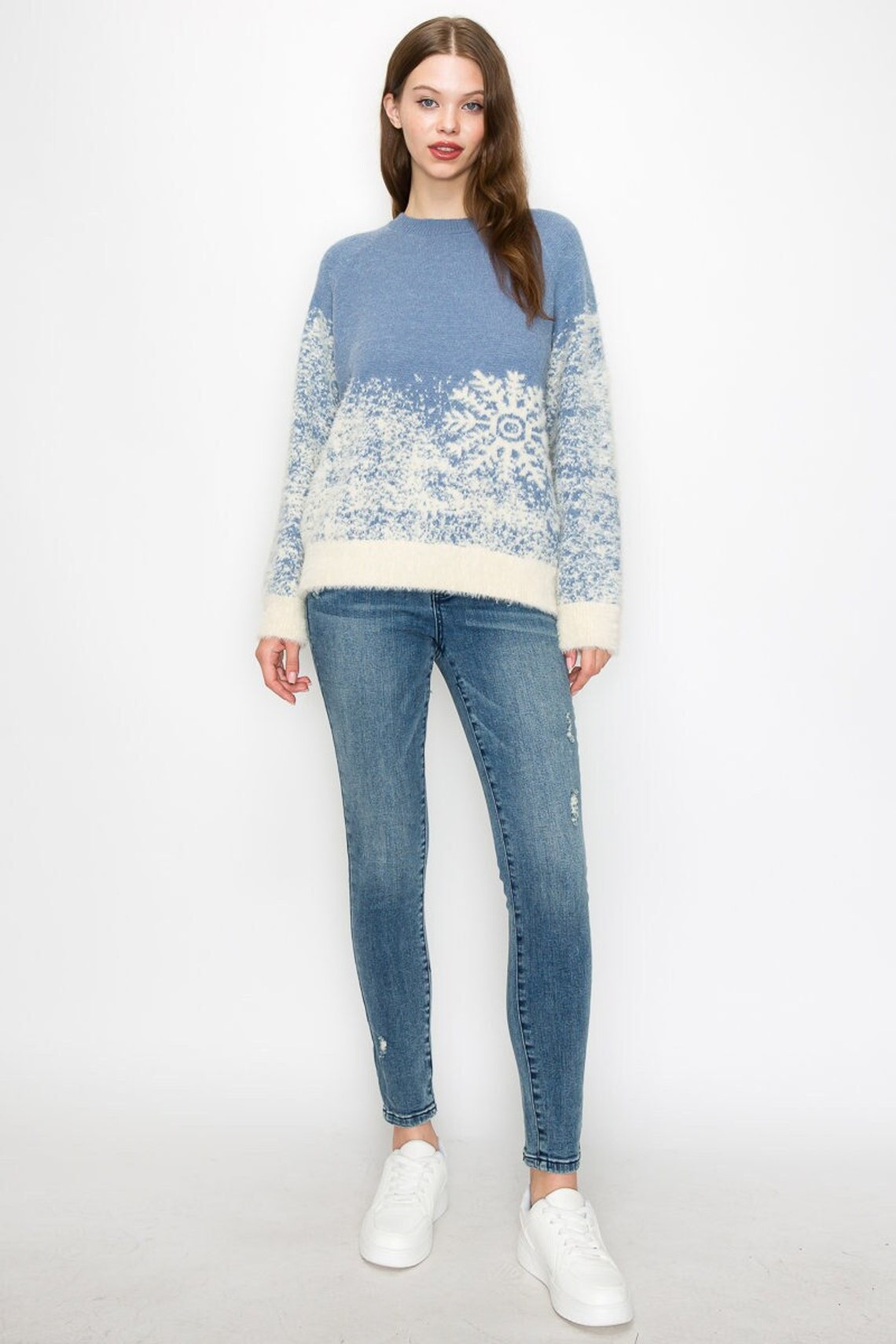 SNOWFLAKE HOLIDAY SWEATER / Winter Snowflake Eyelash Thread Crewneck ...
