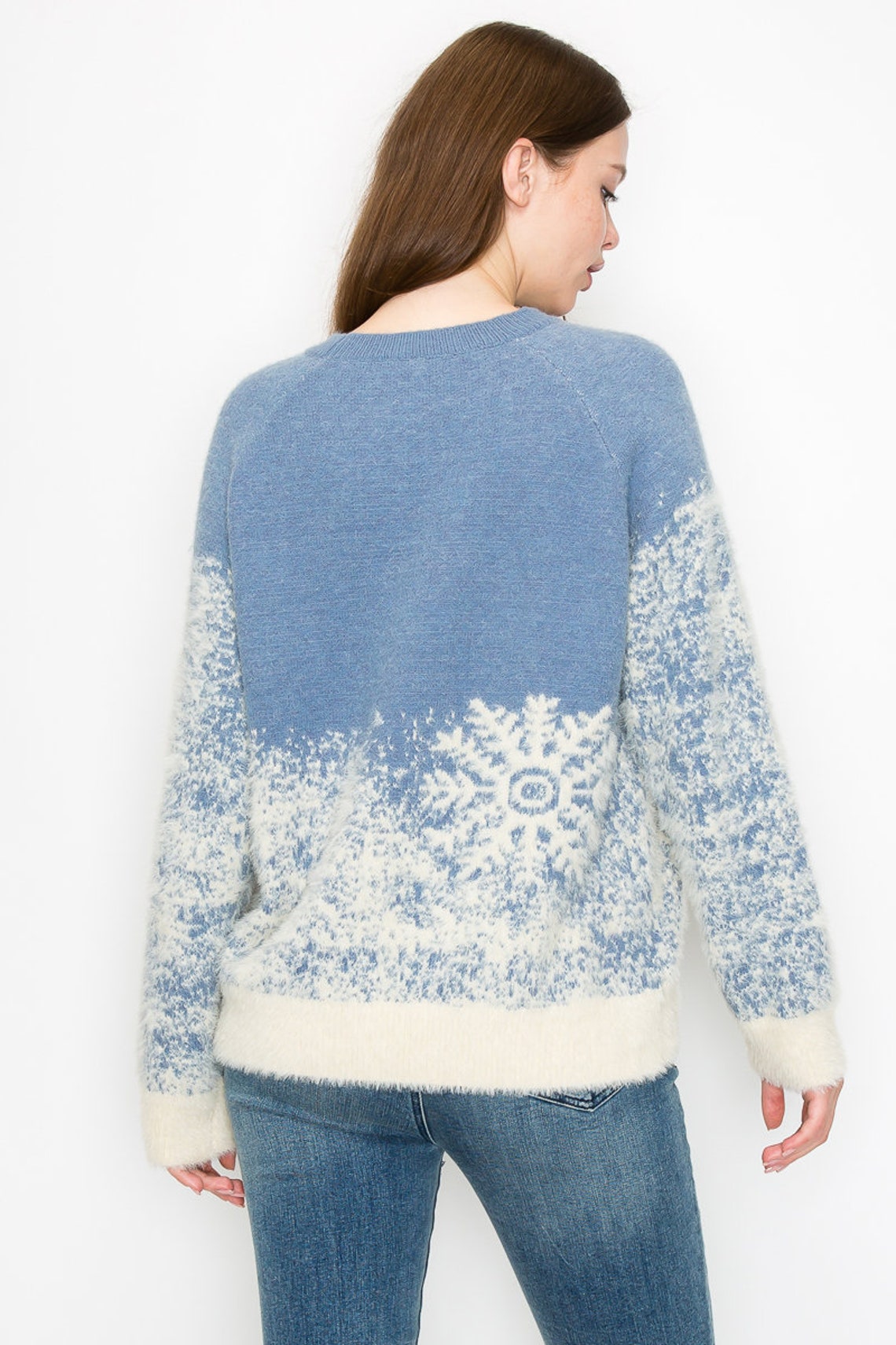 SNOWFLAKE HOLIDAY SWEATER / Winter Snowflake Eyelash Thread Crewneck ...