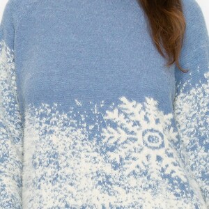 SNOWFLAKE HOLIDAY SWEATER / Winter Snowflake Eyelash Thread Crewneck ...