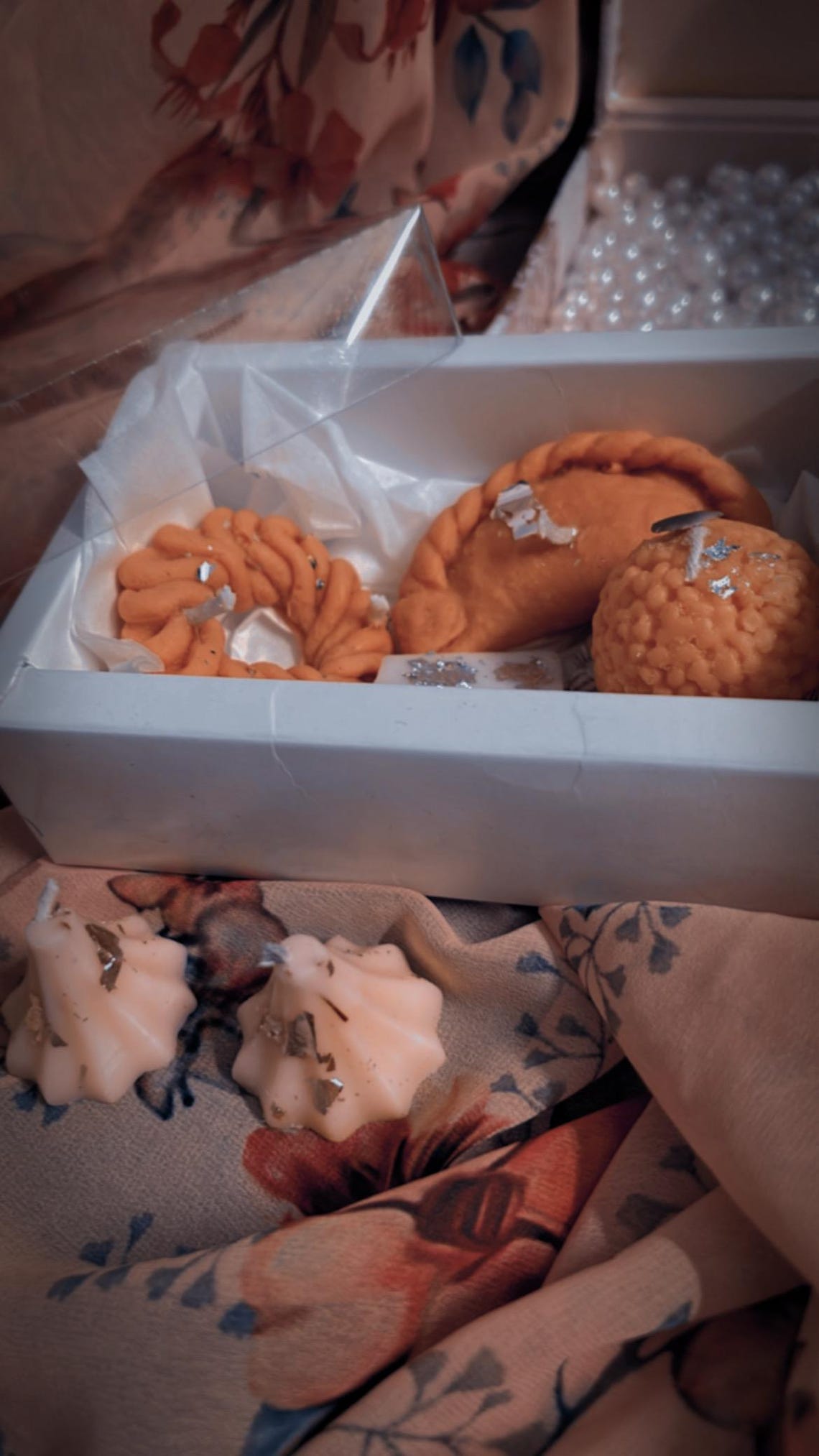 Assorted Mithai Box of 6 - Laddoo Candle, Modak, Imarti, Barfi, Gujiya ...