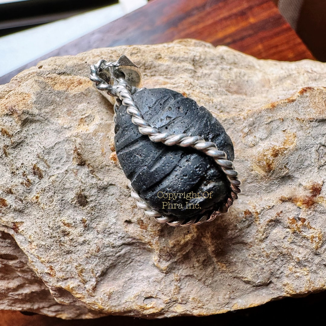 Crow Bezoar Stone Mustika Pearl in Silver Pendant : Unique Collectible ...