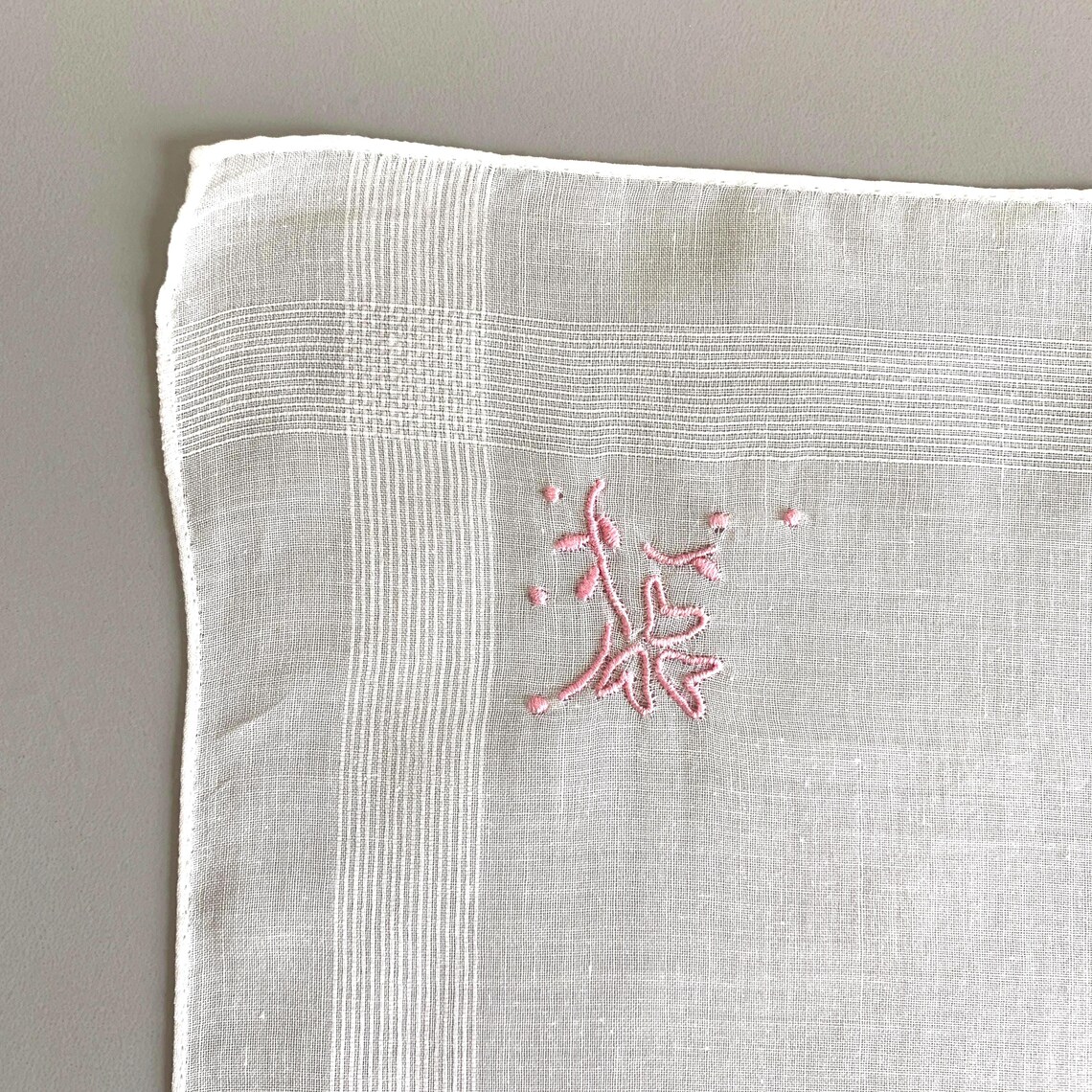 Handkerchief Vintage Sheer Pink Embroidered Flowers in 4 Corners - Etsy