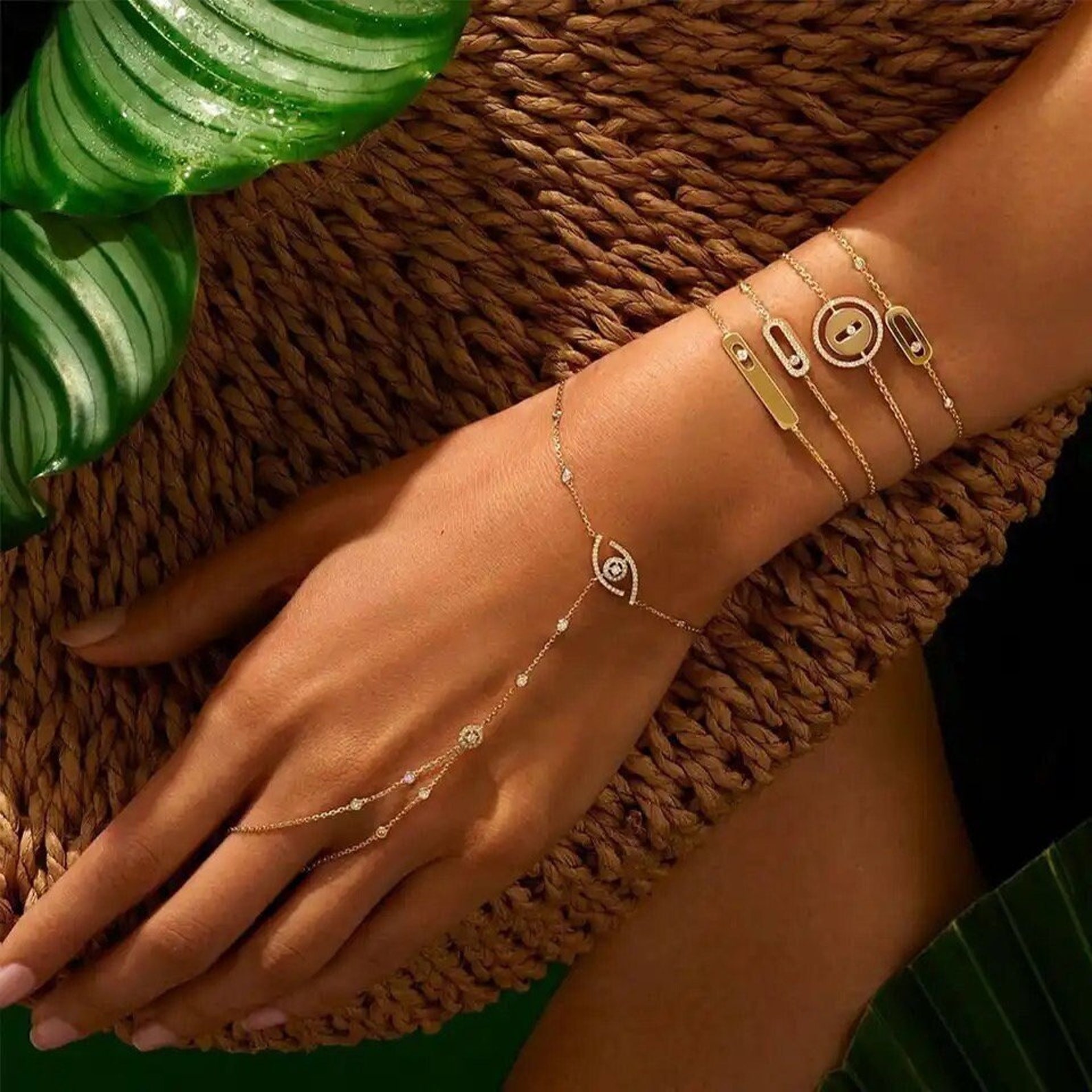 CUPID'S EYE HANDCHAIN Adjustable Hand Jewelry, Sophisticated and Party ...