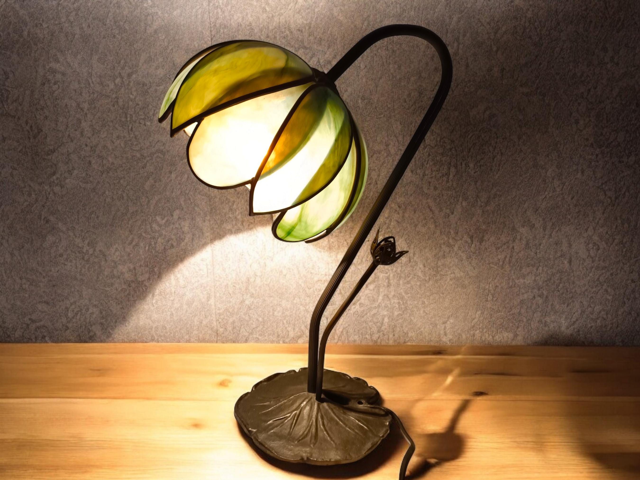 Vintage Art Nouveau Style Table Lamp Late 20th Lily Pad Design With