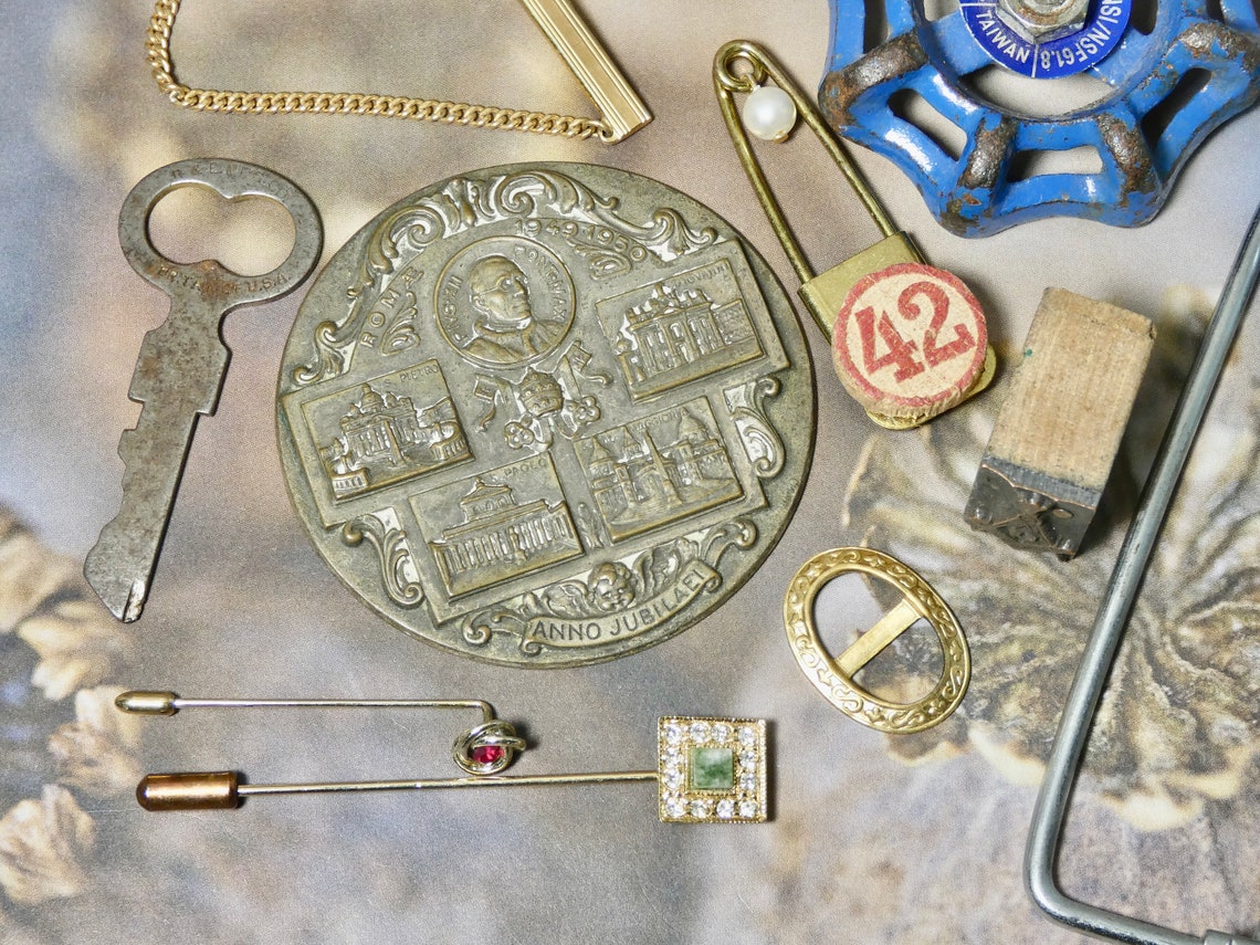 Vintage Trinkets Altered Assemblage Art Supply Lot - Etsy