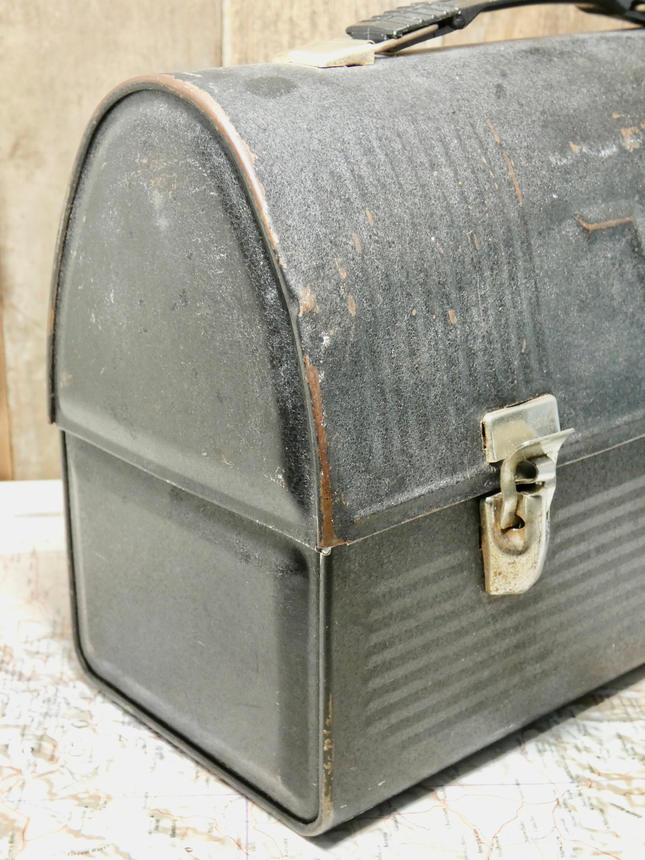 Vintage V Victory Metal Lunch Box - Etsy