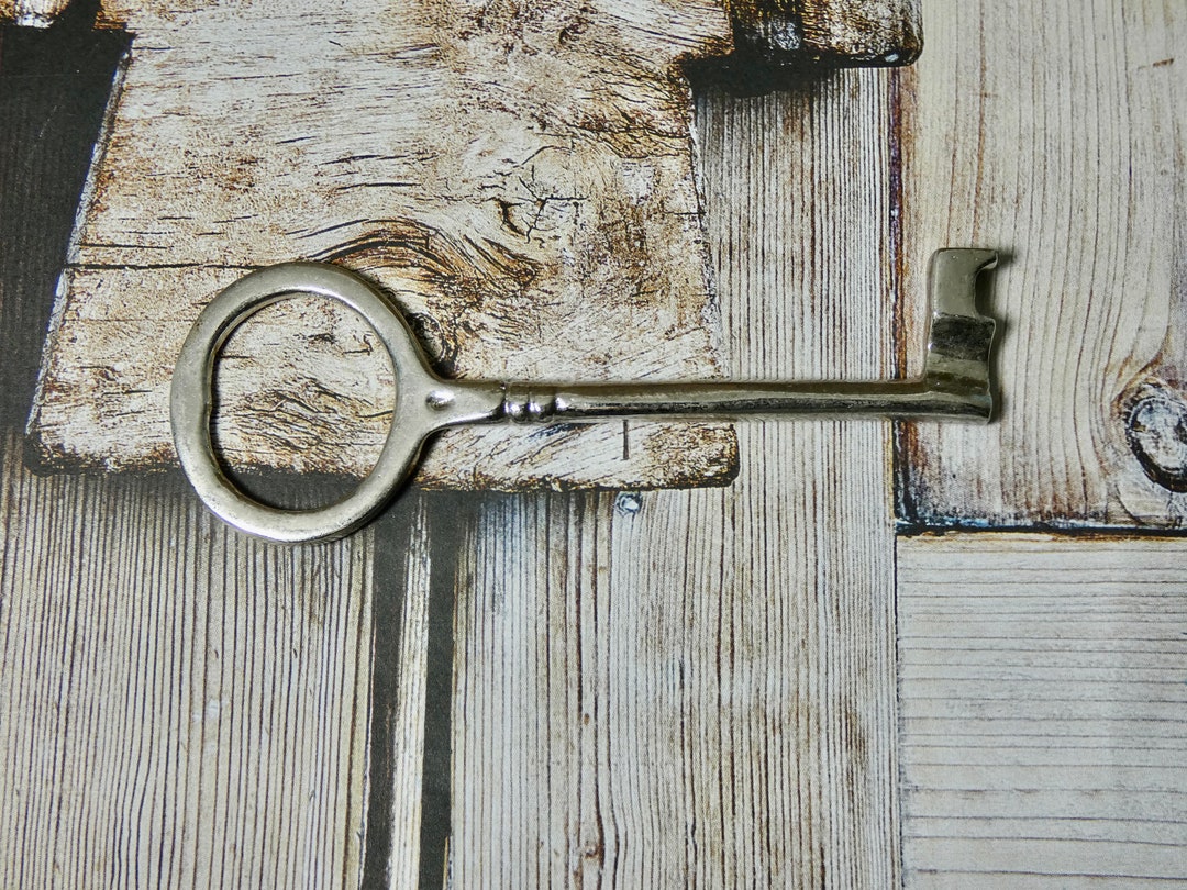 Skeleton Key Medium Size Silver Key Wall Decor - Etsy