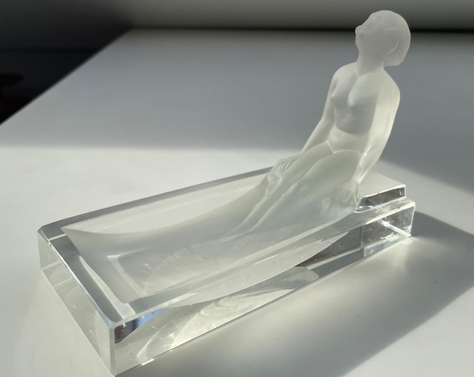 Gorgeous Art Deco Uranium Frosted Green Glass Lady With Intergrated ...
