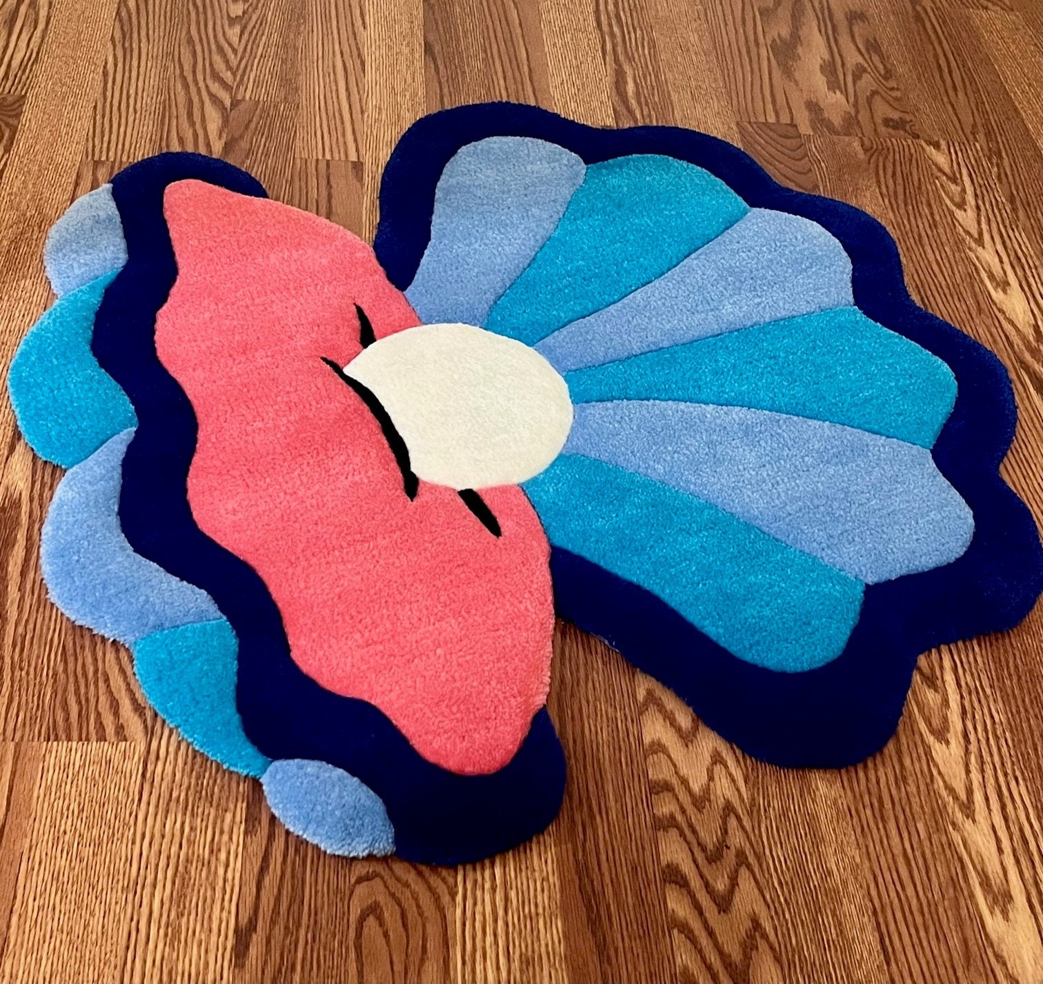 Clamshell W/ Pearl Tufted Rug - Etsy