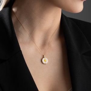 Personalized Daisy Necklace Dainty Personalized Hidden Name Daisy ...