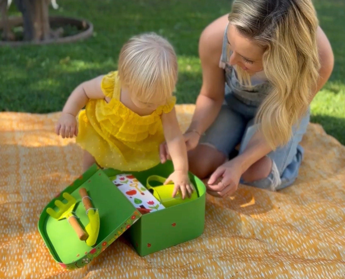 Kids Gardening Set W/ 2 Garden Tools, Watering Can, 3 Different Seeds ...